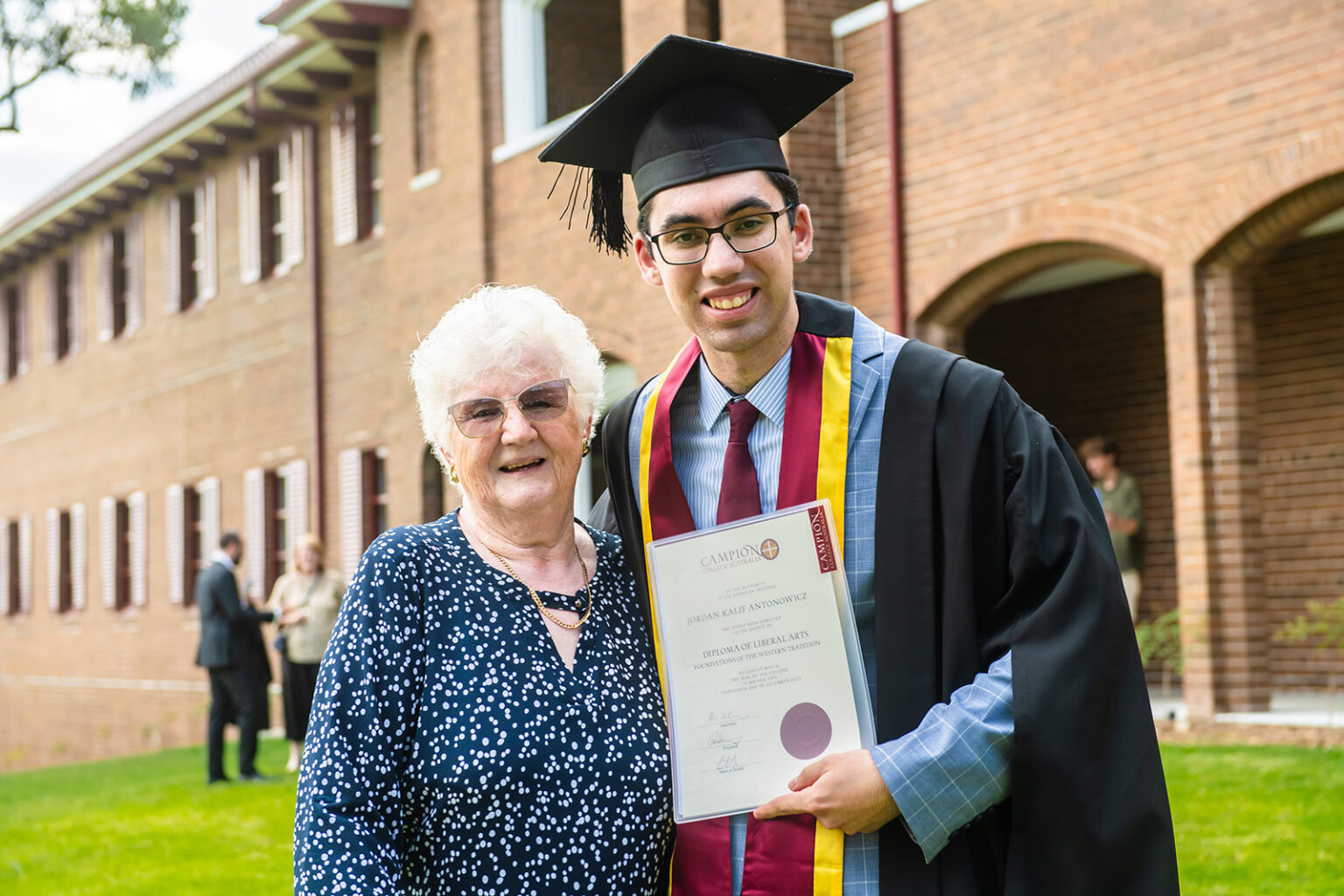 16th Graduation Ceremony: Joyful Return to Campus Celebrations